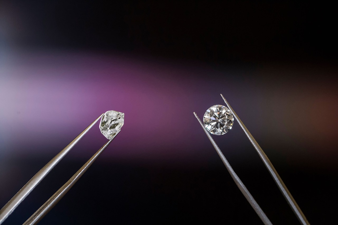 How to Tell if a Diamond is Real | Diamonds.com
